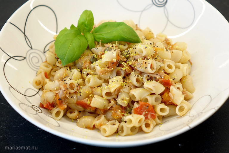 Tonfiskpasta med tomater och kapris - Marias matblogg